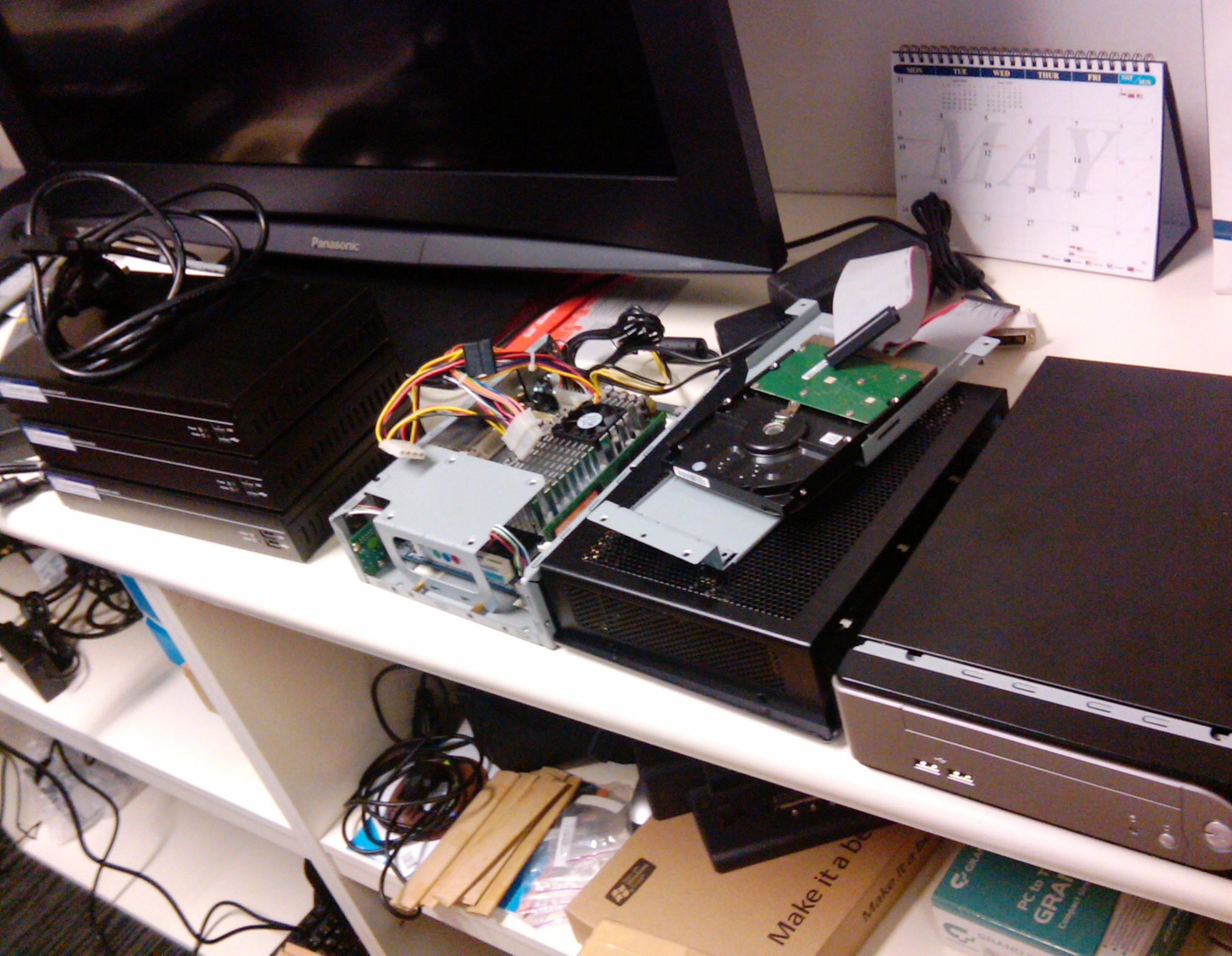 Digital Signage Klip: Is your Digital Signage Test Bench as messy as ours?